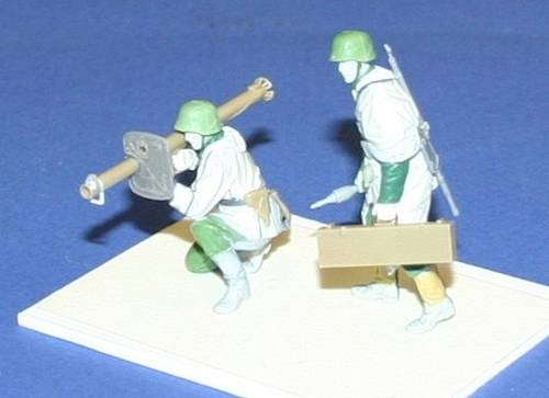 DISCONTINUED CMK F35167 German Soldiers (2fig.)