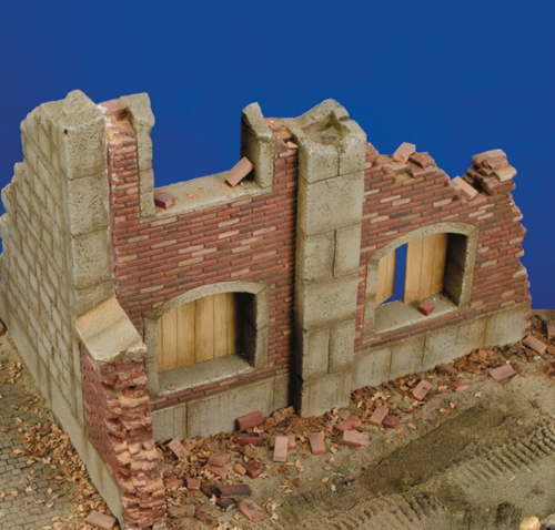 Royal Model di R. Reale 010 Barn ruin