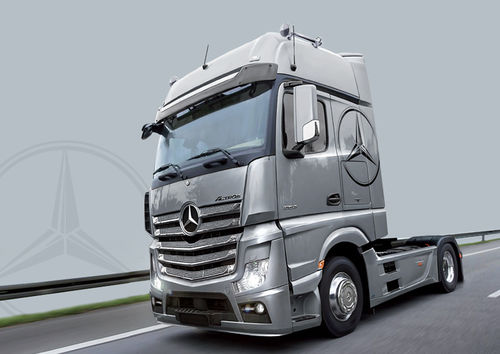 Italeri 3905 Mercedes Benz Actros MP4 Gigaspace