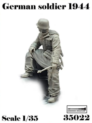 Ardennes Miniature 35022 German soldier 1944