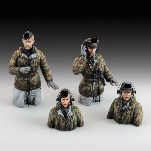 Royal Model di R. Reale RLM830 German tank crew in winter dress - WWII