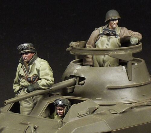 The Bodi Miniatures 35070 M8 Greyhound crew (3 figures)