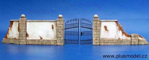 Plus Model 007 Wall with metal gate