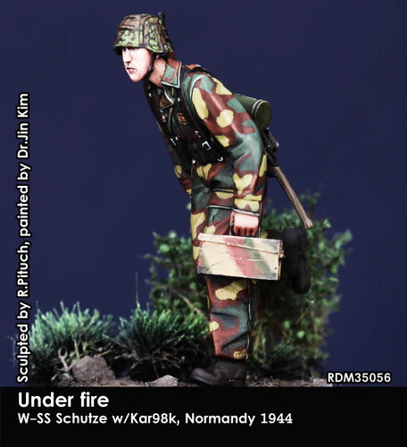 Rado Miniatures 35056 Under Fire - Waffen SS Schutze With Kar98k, Normandy 1944