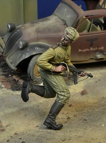 D-DAY miniature studio 35174 Soviet Trooper running with PPS-43 MP, Berlin 1945