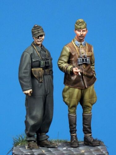 The Bodi Miniatures 35041 Hungarian SPG officer & panzer officer