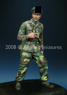 Alpine Miniatures 35066 WSS Panzer Officer 44-45