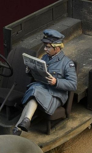 D-DAY miniature studio 35140 WWII British WAAF girl reading a newspaper