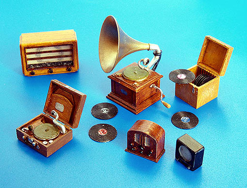 Plus Model 266 Gramophones and radios