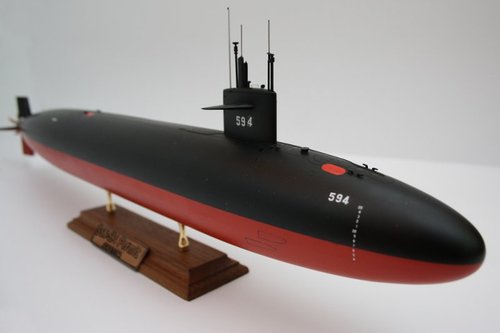 Modelsvit 1402 SSN-593 Submarine Permit class