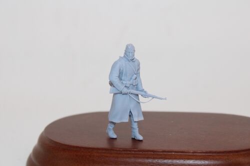 Peddinghaus-Decals 35W056 German soldier walking in greycoat with cap and Karabiner 98k