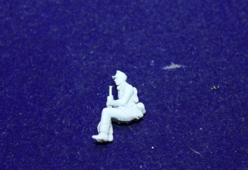 Peddinghaus-Decals 48F033 Soldier Afrika Corps seated with rifle in both hands