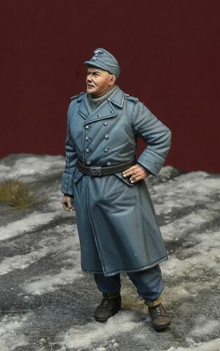 D-DAY miniature studio 35195 Luftwaffe Mechanic in Greatcoat