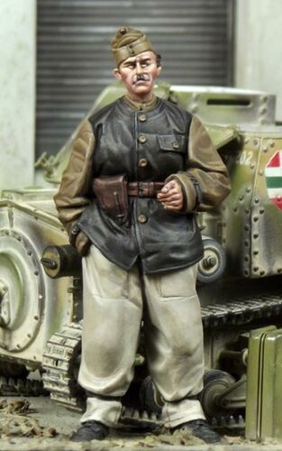 The Bodi Miniatures 35040 Hungarian AFV crewman