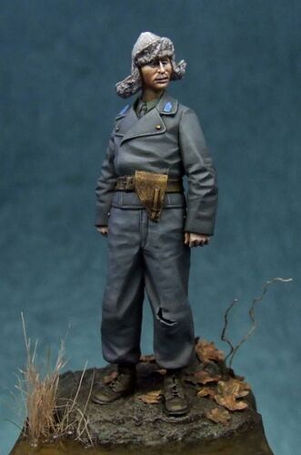 The Bodi Miniatures 35039 Hungarian panzer crewman
