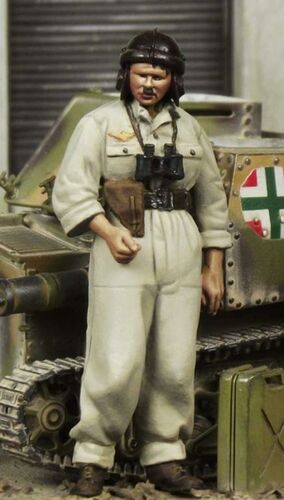 The Bodi Miniatures 35087 Hungarian SPG officer