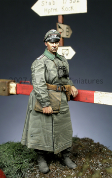 Alpine Miniatures 35054 WW2 German Officer #1