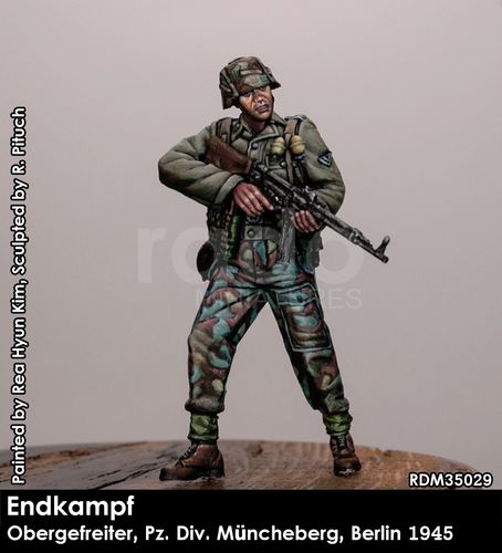 Rado Miniatures 35029 Endkampf, Obergefreiter, Pz.Div. Muencheberg, Berlin 1945 (optional StG 45(m) included)