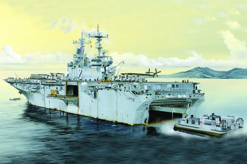 Hobby Boss 83403 LHD-2 USS Essex