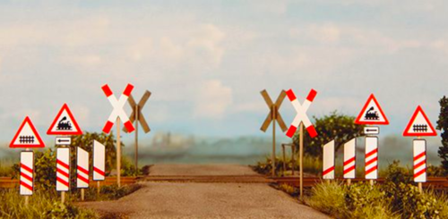 Model scene 87100 German railway crossing signs H0