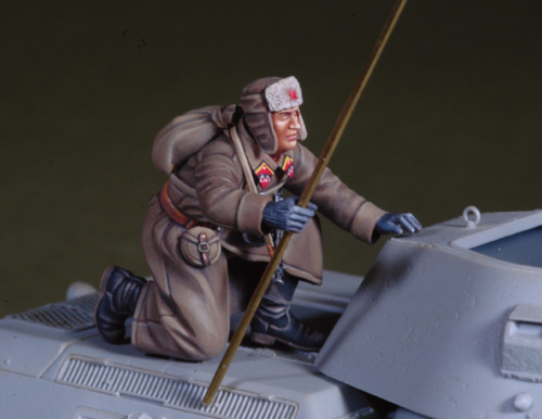 DEF Model DO35011 WWII Russian winter tank rider #2