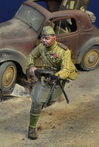 D-DAY miniature studio 35175 Soviet Trooper running with Degtaryev MG, Berlin1945