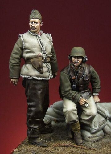 The Bodi Miniatures 35034 Hungarian motorized artillery officer & NCO