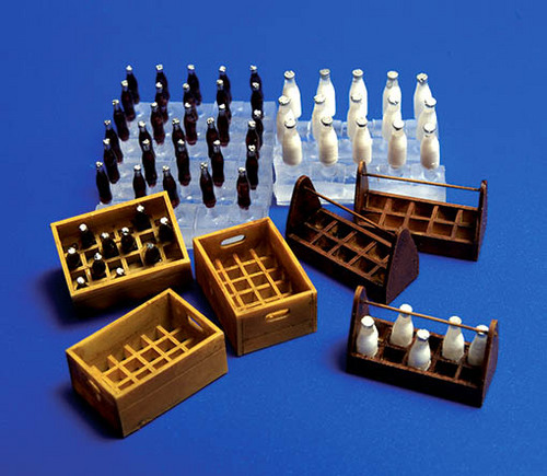 Plus Model 221 Milk bottles and crates