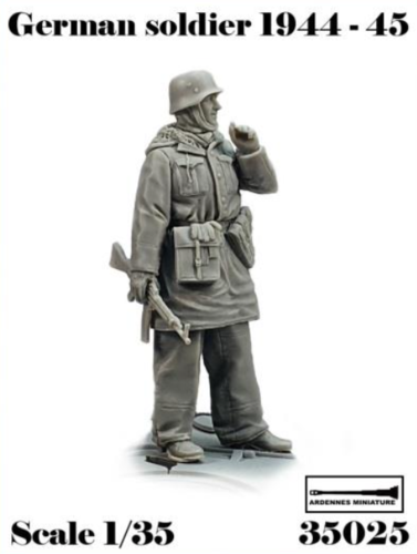 Ardennes Miniature 35025 German soldier 1944-45