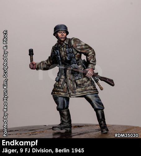 Rado Miniatures 35030 Endkampf, Jaeger, 9. FJ Division, Berlin 1945