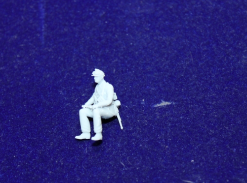 Peddinghaus-Decals 48F030 Sergeant Afrika Corps seated with MP40 on his feet