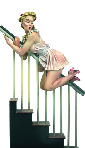 Andrea Miniatures PINUP06 Pin Up Series - Mind The Bannister