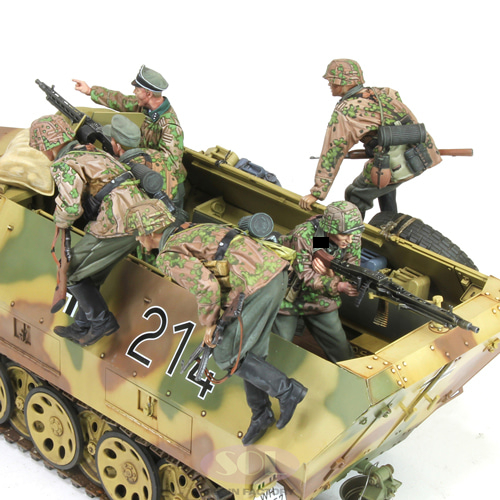 SOLMODEL MM656 German WWII Sd.Kfz.251/1 Crew (6 Figures)