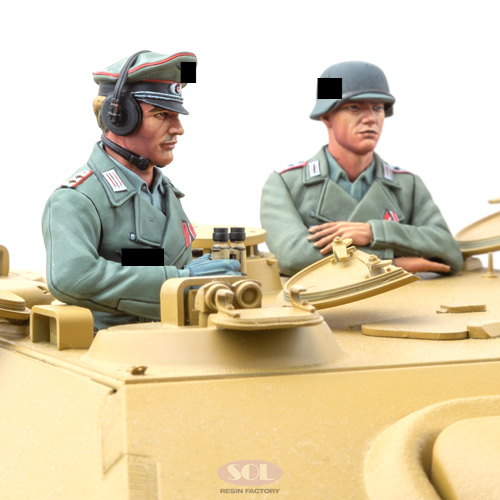 SOLMODEL MM620 German WWII Sd.kfz.173 Jagdpanther Commander and Gunner (2 Half-Figures)