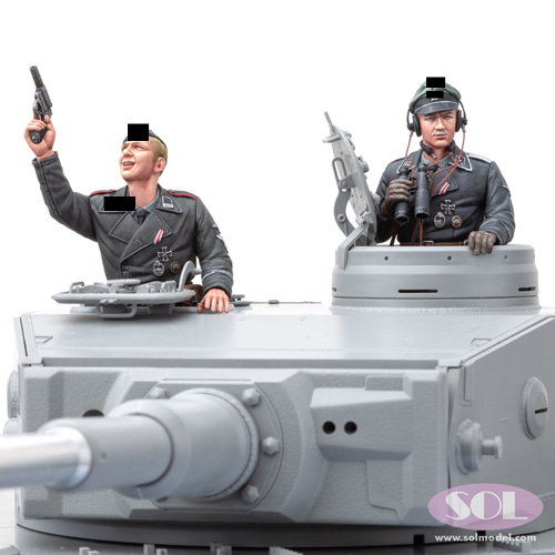 SOLMODEL MM598 German WWII Tiger Tank Commander and Gunner (2 Figures)