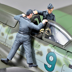 Zoukei Mura SWS48-02-F03 Focke Wulf Ta-152 H-1 - Flight Assistant Set (3 Figures)