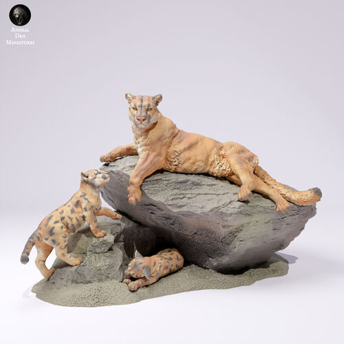 EMP3D 72130711 Puma płowa (kuguar) - samica z młodymi - 1 zestaw