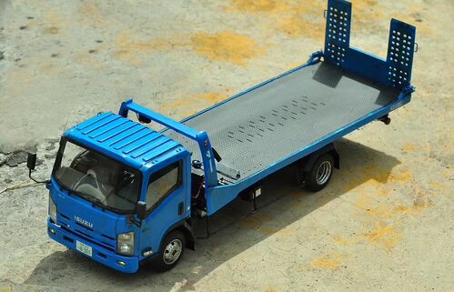 ZoomOn Z060 ELF Flatbed Truck