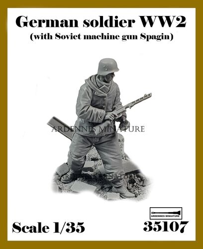 Ardennes Miniature 35107 German WW2 Soldier with Soviet Machine Gun Spagin