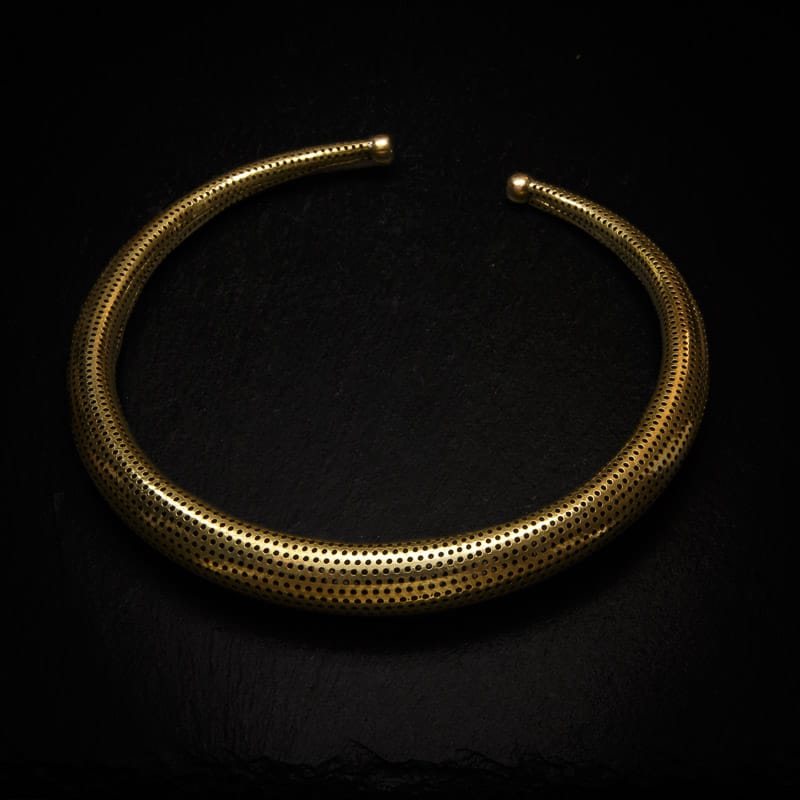 INSPIRATION Brass Choker Necklace