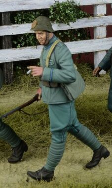 D-DAY miniature studio 35258 Dutch Infantryman walking 2, Holland 1940