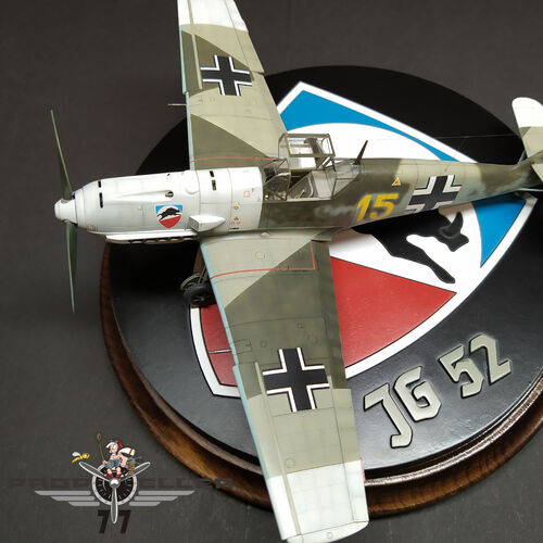 77propeller 211 Luftwaffe Display Base Kit - JG52 Bf-109 E