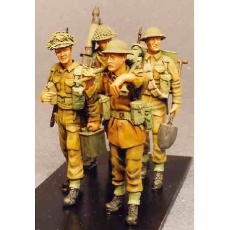 Resicast 355532 British Vickers & Infantry Crew "Marching Order"