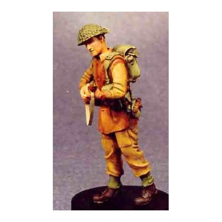 Resicast 355537 British WWII Infantryman Walking with Rifle