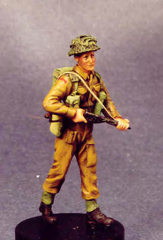 Resicast 355539 British WWII Infantryman Walking with Sten Gun