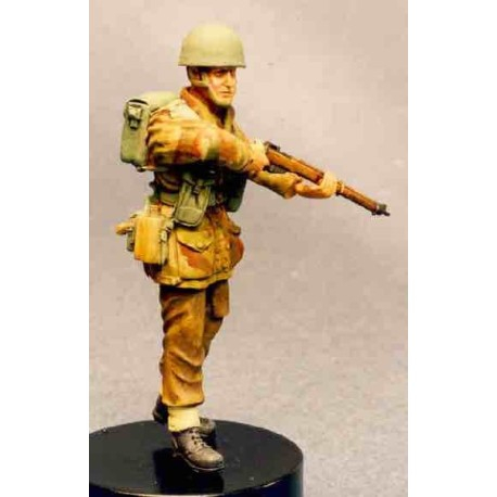 Resicast 355546 British WWII Airborne Soldier Walking with Rifle