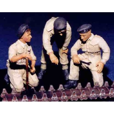 Resicast 355551 British WWII Tank Crew Repairing Track