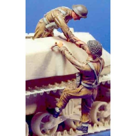 Resicast 355517 British Soldiers Climbing onto Vehicle