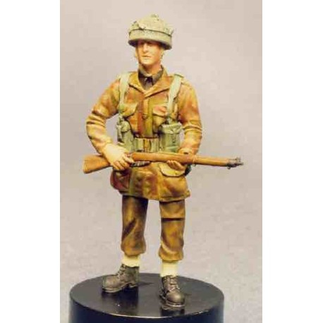 Resicast 355523 Airborne Figure Standing with Full Equipment