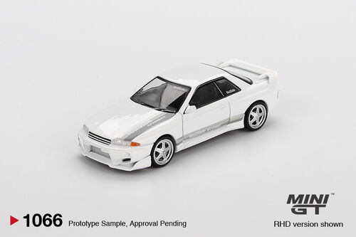 NEW! Mini GT 01066-BL Nissan Skyline GT-R (R32) - VeilSide Combat C-I White (Blister)